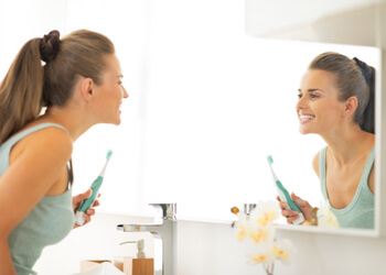 How Does an Electric Toothbrush Work? Managing Dental Health